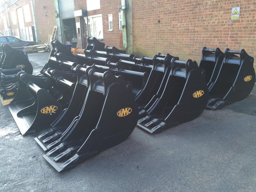 13-14 Ton Heavy Duty Digging Buckets - The Bucket Manufacturing Company