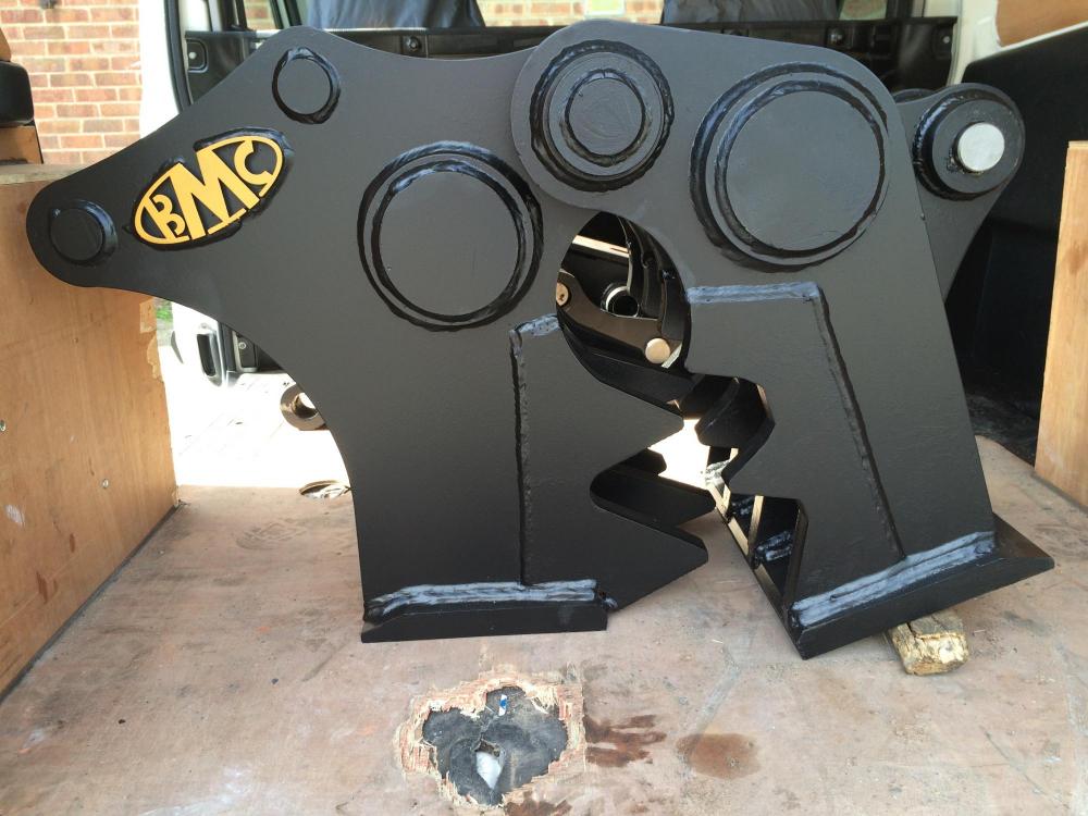 Crusher Bobcat E50 - The Bucket Manufacturing Company