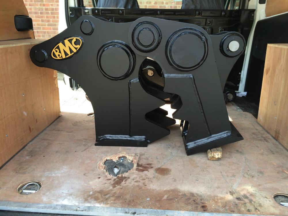 Crusher Bobcat E50 - The Bucket Manufacturing Company
