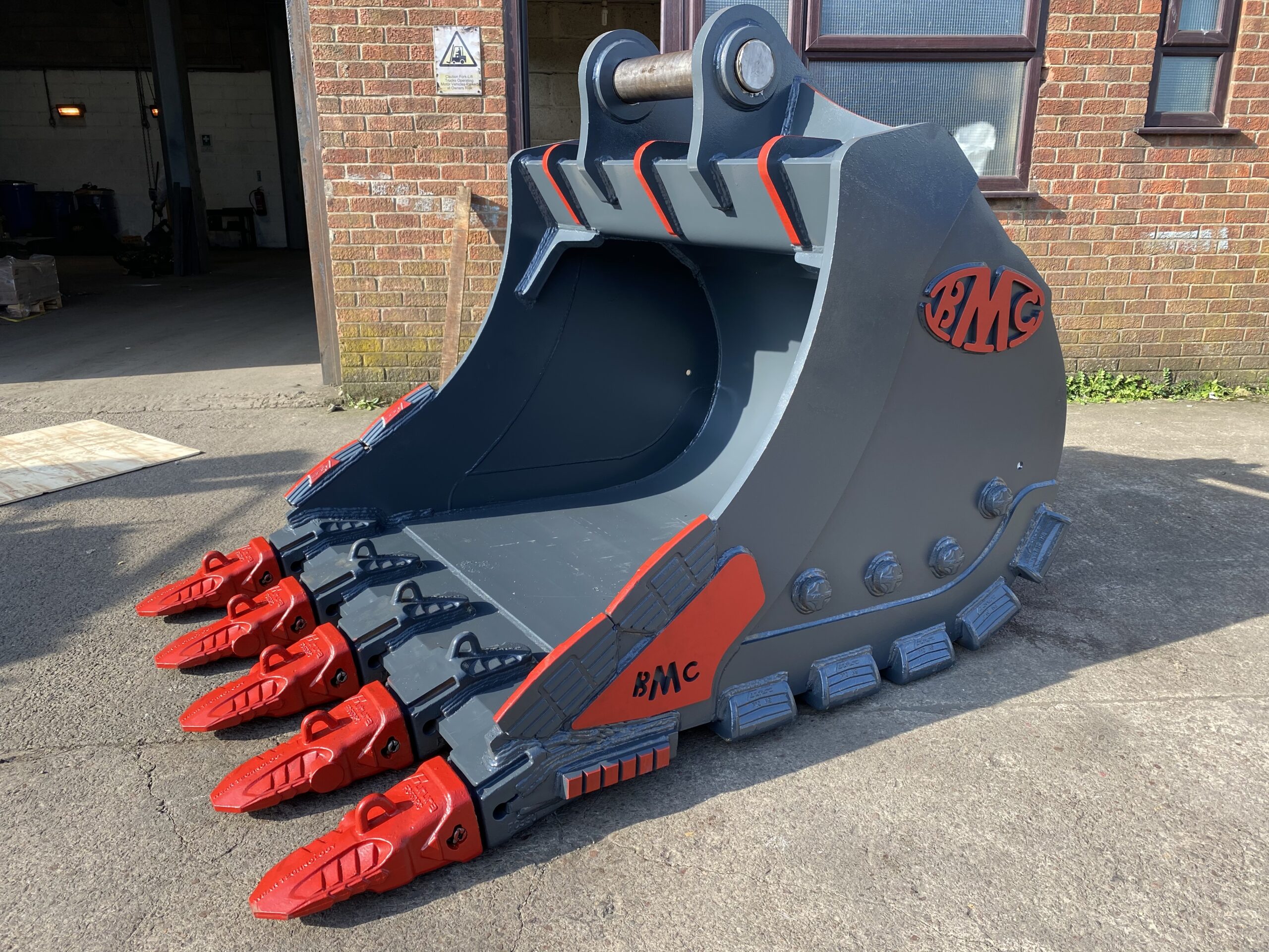 Extreme Rock Bucket - The Bucket Manufacturing Company