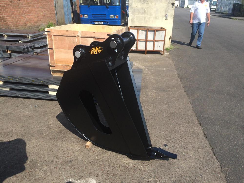 Small "V" Bucket (Tile Drain) Any Machine / Model - The Bucket ...