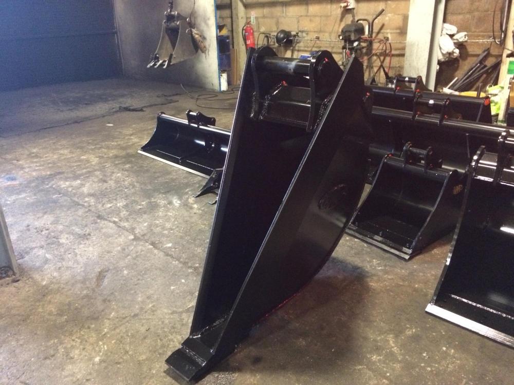 Small "V" Bucket (Tile Drain) Any Machine / Model - The Bucket ...