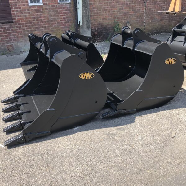 Digging Buckets - The Bucket Manufacturing Company