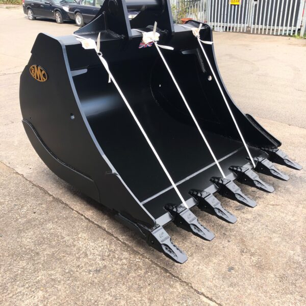 Digging Buckets - The Bucket Manufacturing Company