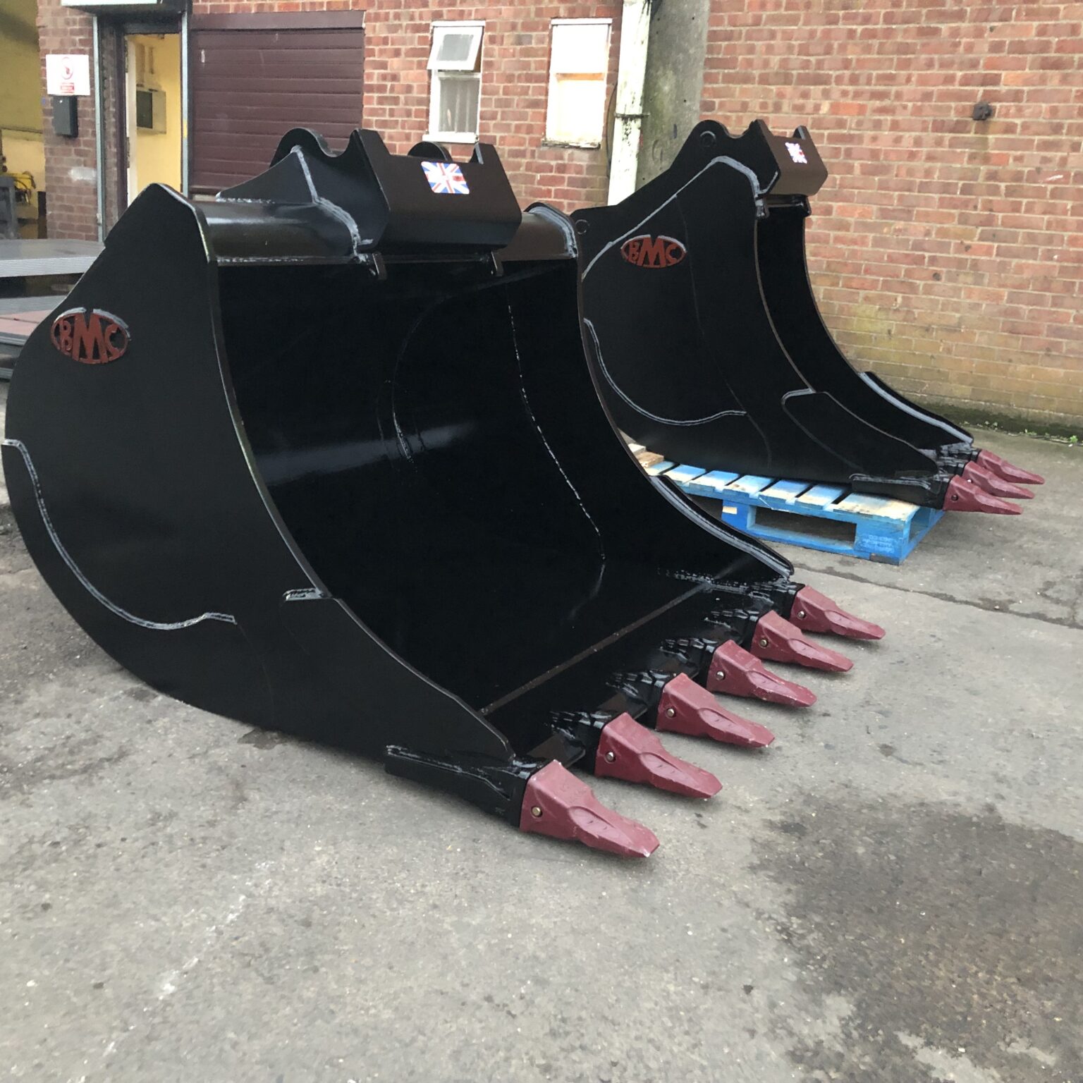 Digging Buckets - The Bucket Manufacturing Company